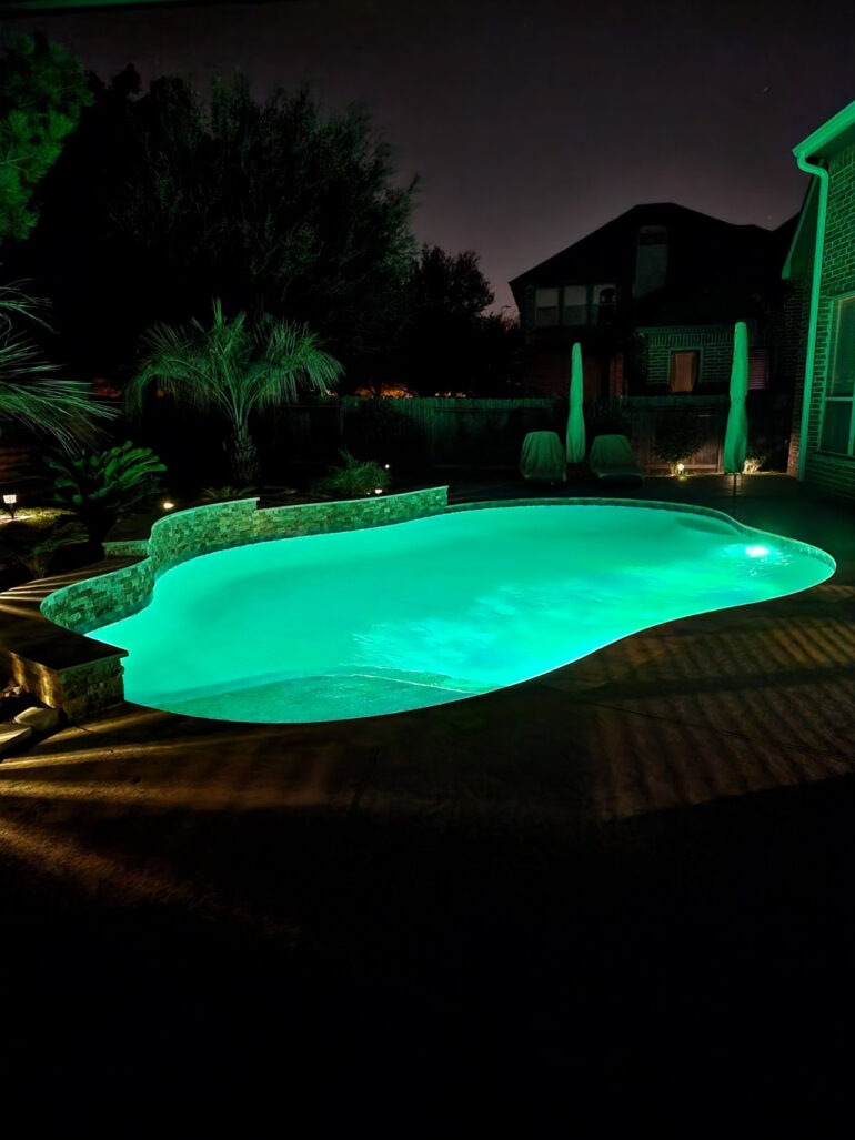 CCEI Offers Brio LED Light for Pools
