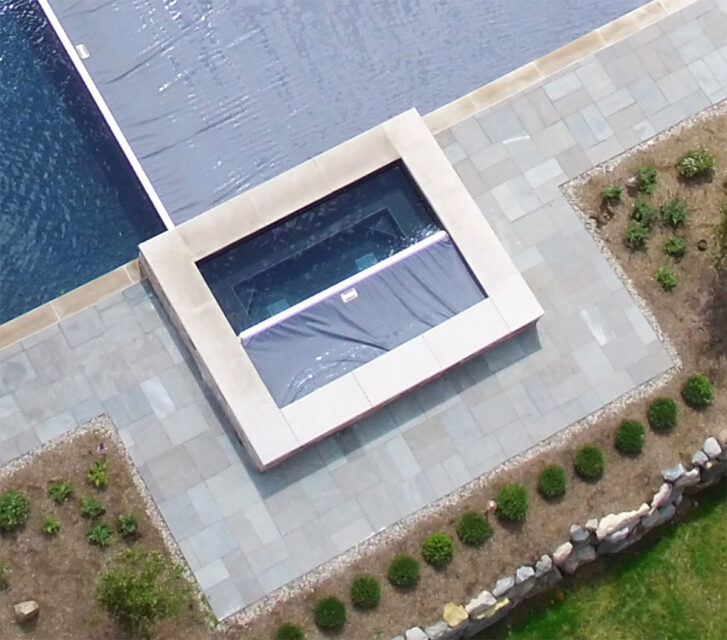 Automatic spa cover from APC - PoolPro